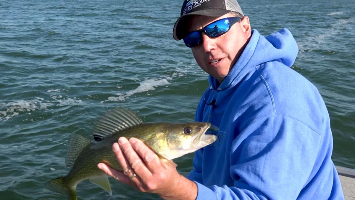 Walleye structure - Fishing the Wild West (Season 4, Episode 6) - Apple TV