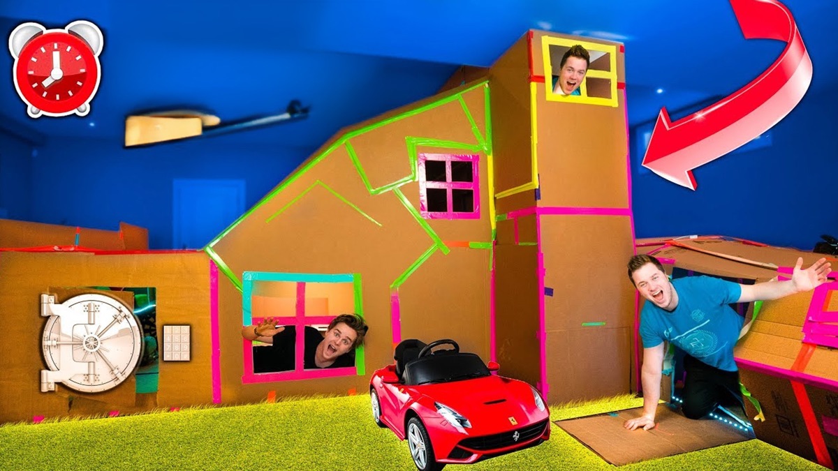 24 Hours in World's Biggest 3 Story Box Fort! - Papa Jake (Series 1, Episode 8) - Apple TV (UK)