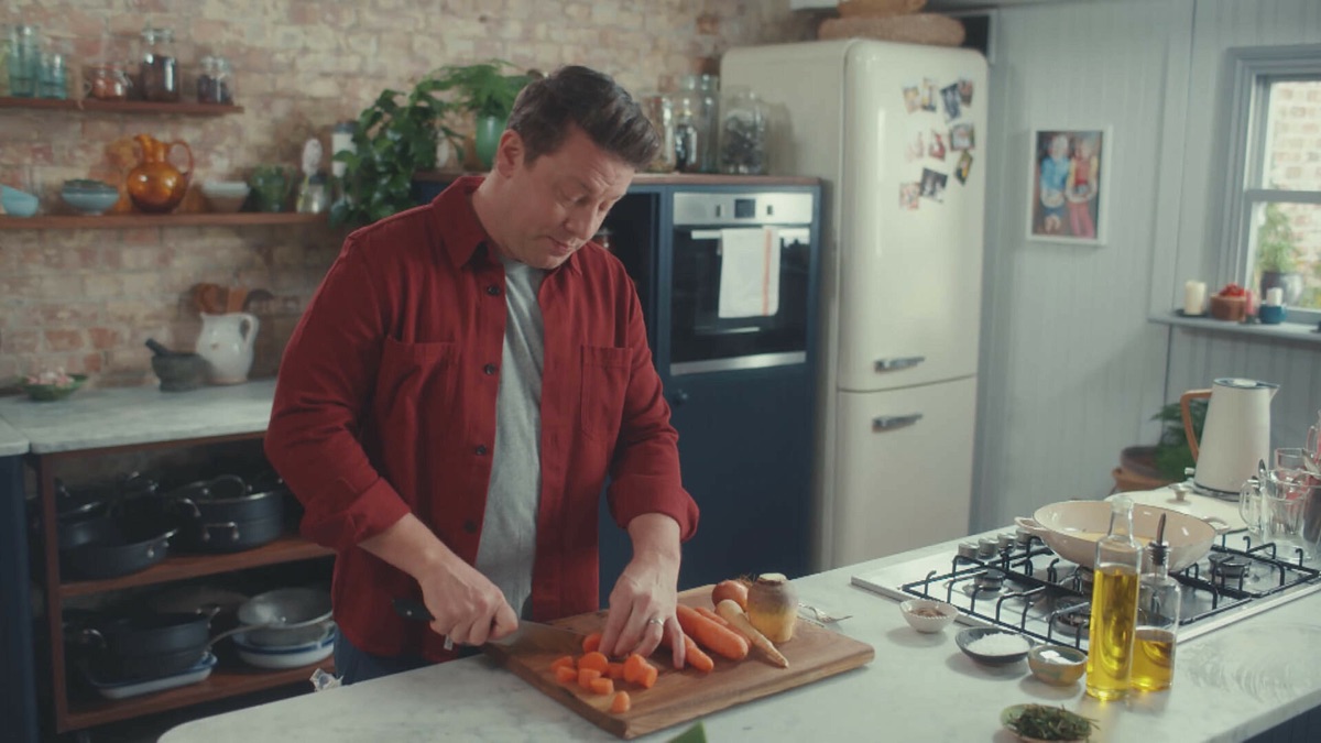 Episode 6 – Jamie Oliver: Cooking For Less (Season 1, Episode 6 ...