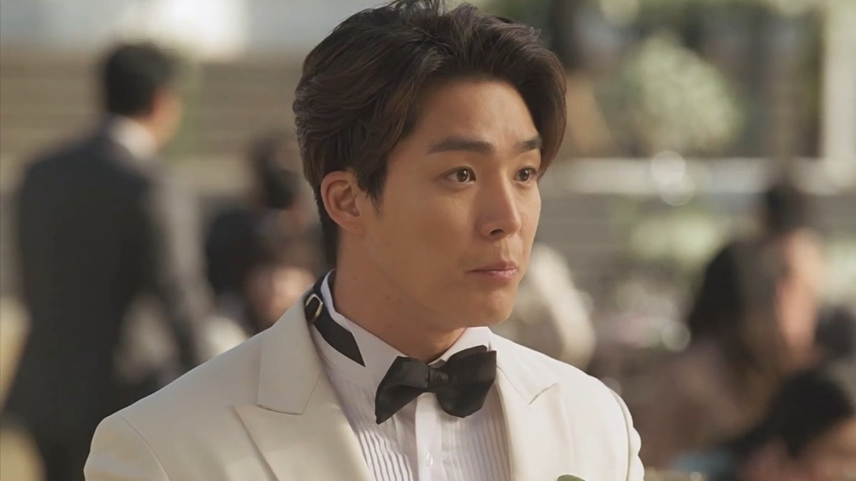 Phoenix 2020 - Phoenix (Season 1, Episode 97) - Apple TV