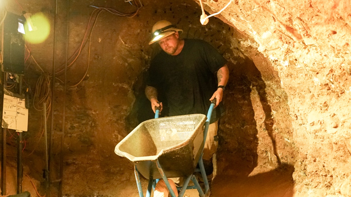 ‎Episode 7 – Outback Crystal Hunters (Season 2, Episode 7) - Apple TV (AU)