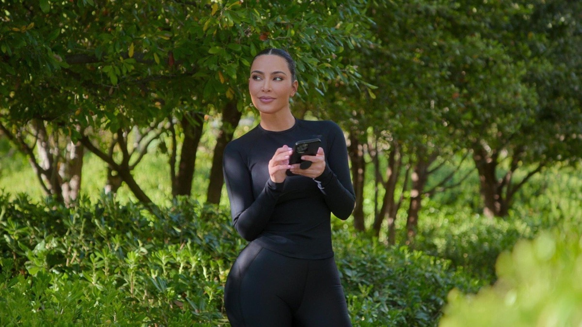 Prada You! - The Kardashians (Series 2, Episode 2) - Apple TV (PL)