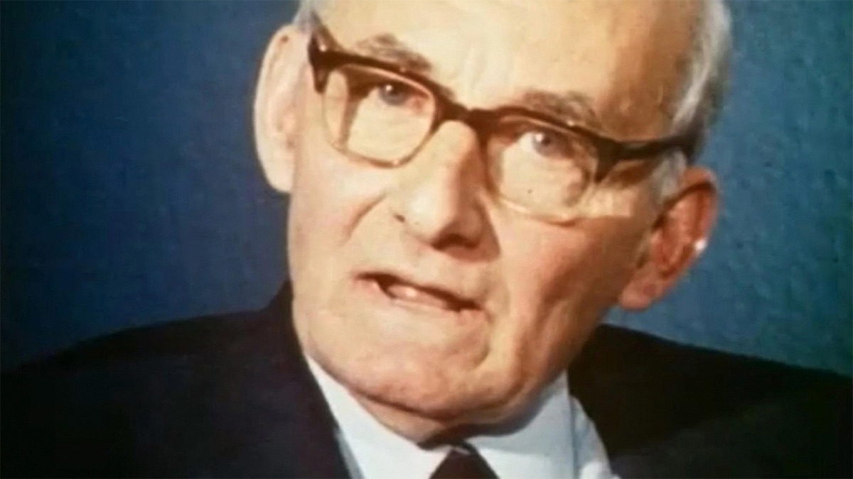 A New Germany - The World at War (Series 1, Episode 1) - Apple TV (UK)