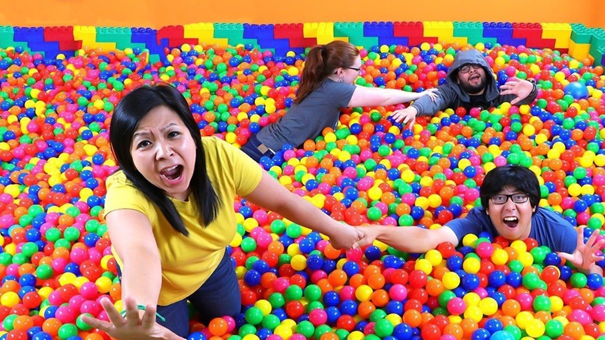 Ryan's DIY Obstacle Adventures! - Ryan's World Specials (Series 7 ...