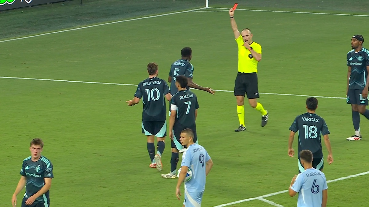 ‎Red Card: Nouhou vs. SKC, 90+5' – Watch MLS Highlights