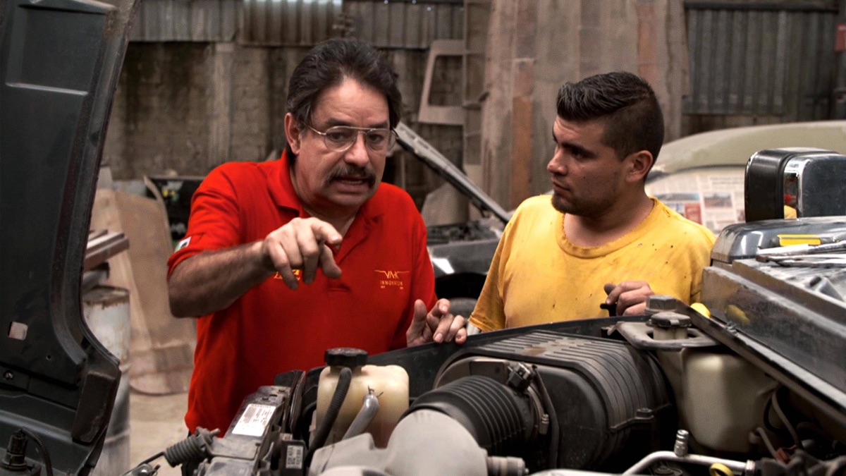 Limo Camaro and Swimming Pool Car - Mexicánicos (Season 2, Episode 2 ...