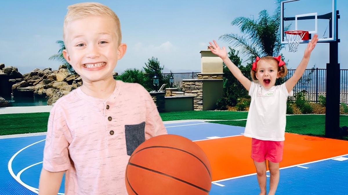 Levi and Ivy Learn To Listen! - Lively Lewis Show (Season 2, Episode 10 ...