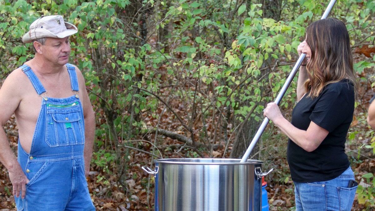 Rum Lovin' Criminals - Moonshiners: Master Distiller (Season 6, Episode ...