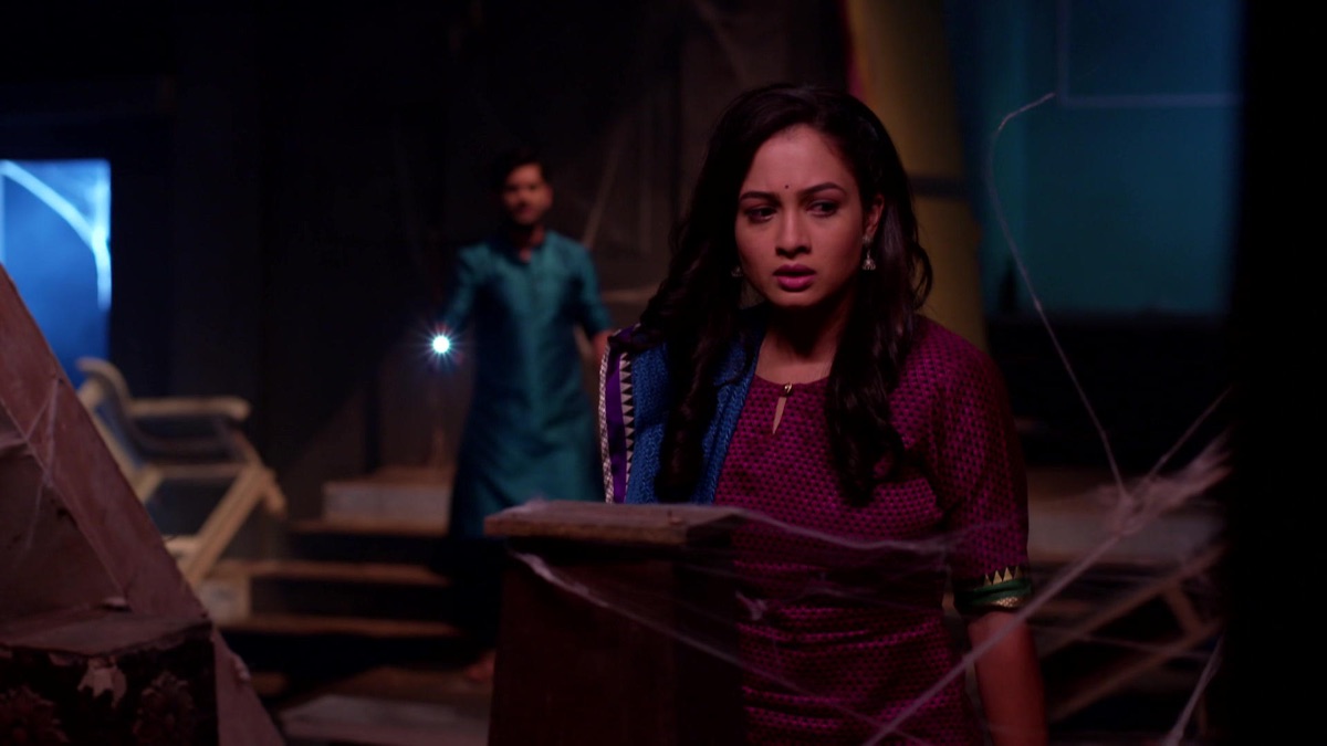 Nitya's Shocking Encounter - Sukh Mhanje Nakki Kay Asta (Season 1, Episode 950) - Apple TV