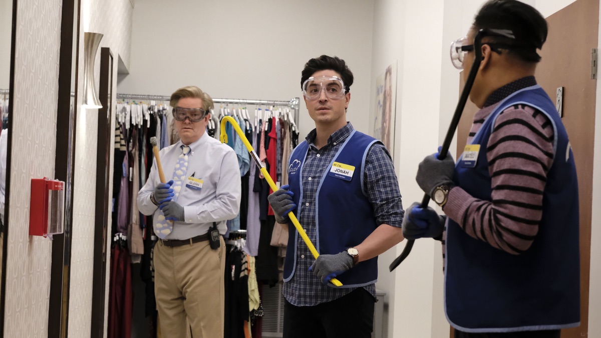 ‎Minor Crimes - Superstore (Series 4, Episode 14) - Apple TV (QA)
