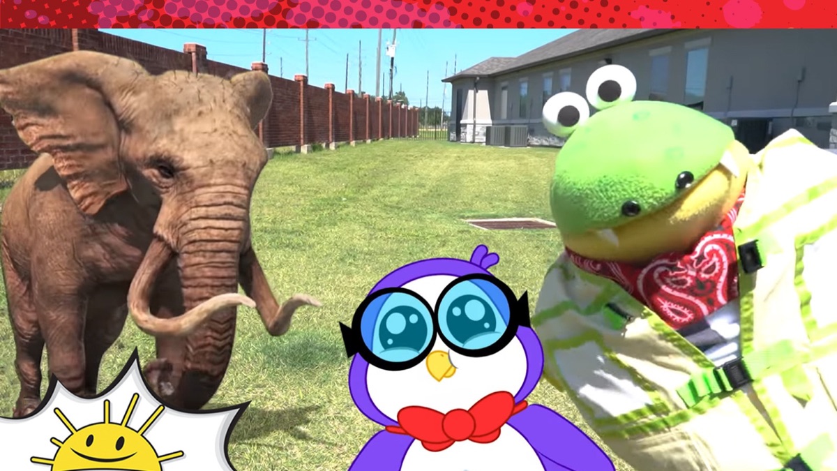 Gus the Gummy Gator's Zoo Animal Expedition! - Ryan's World (Series 10 ...