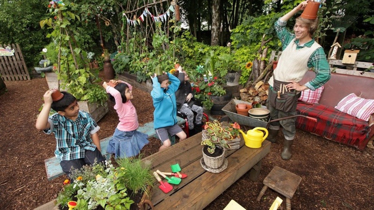 Funfair - Mr Bloom's Nursery (Season 1, Episode 11) - Apple TV