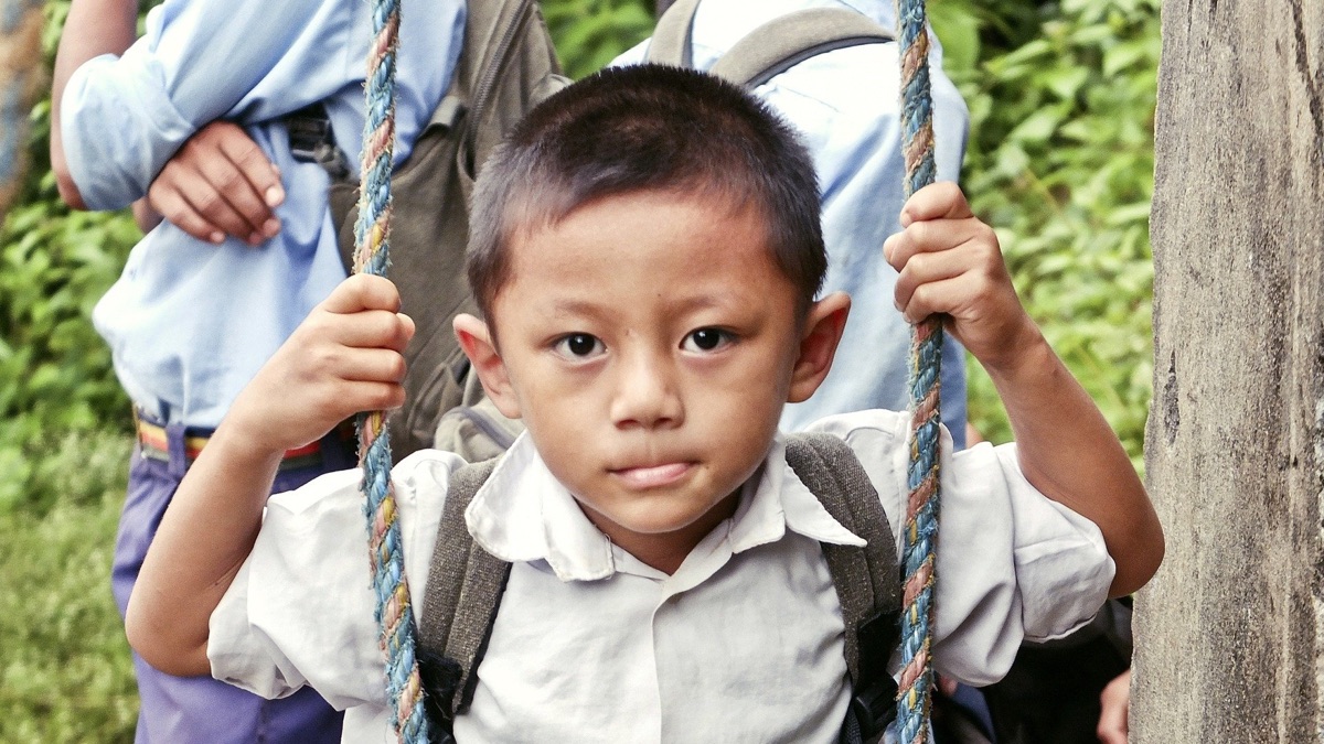 Nepal - The Most Dangerous Way to School in the World - Las rutas más ...