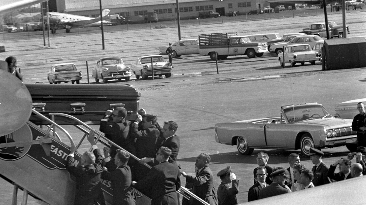 The Aftermath - The Assassination of JFK (Season 1, Episode 2) - Apple TV