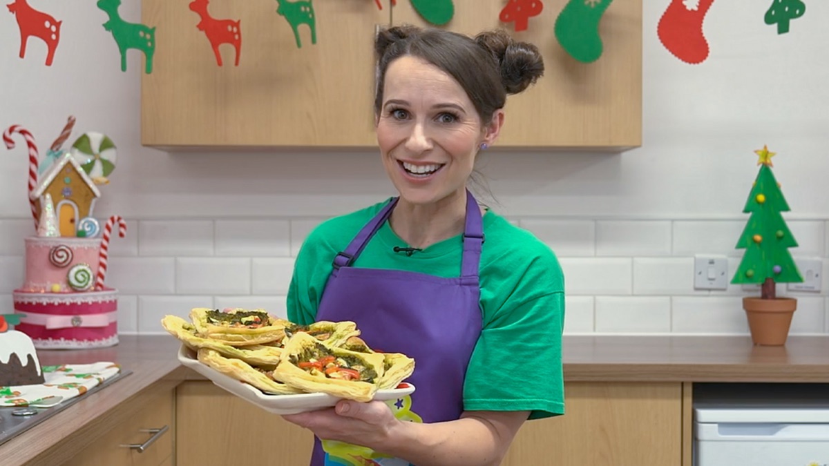 Christmas Present Tartlets - Milkshake! Jen's Jolly Bakes (Series 1 ...