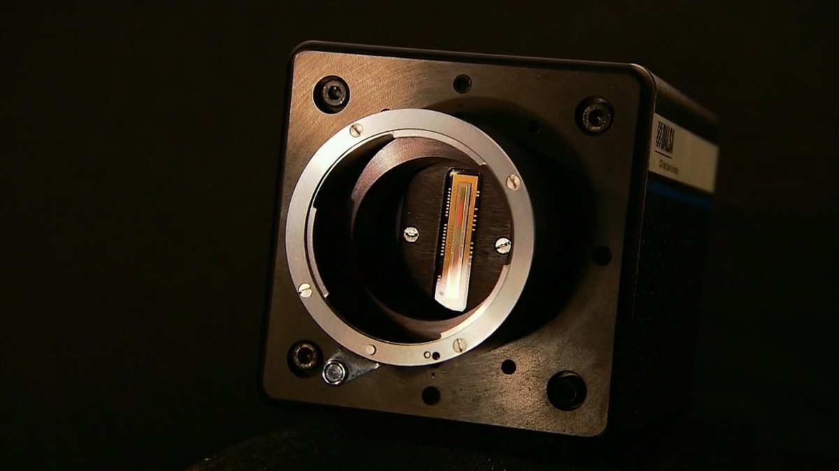 CCD Semiconductors, Airline Meals, Paper Cups, and Trumpets - O Segredo ...