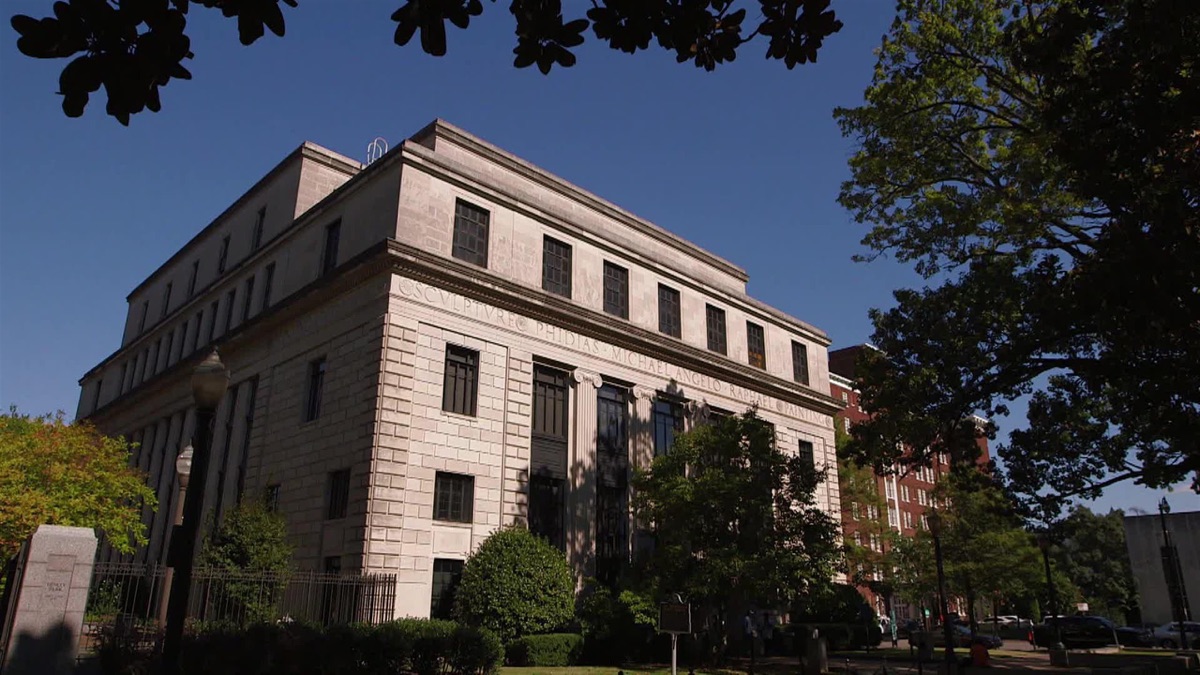 ‎Titanic Violin, Wicked Fungus and the Greatest Bar Bet – Mysteries at ...