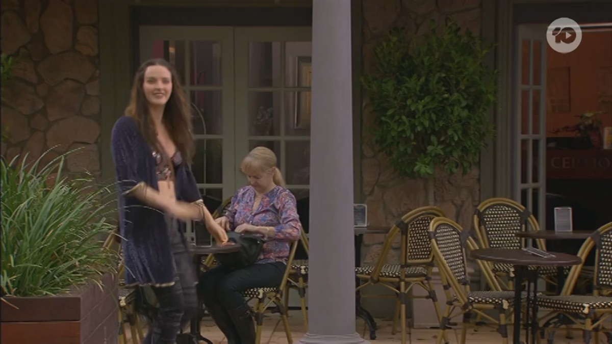 Neighbours - 30 Oct 2014 - Apple TV (AU)
