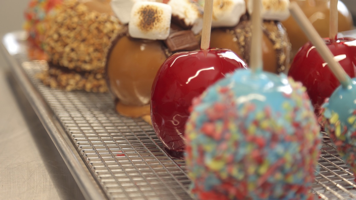 ‎Triple D Nation: From Sausage to Sweet - Diners, Drive-Ins and Dives ...