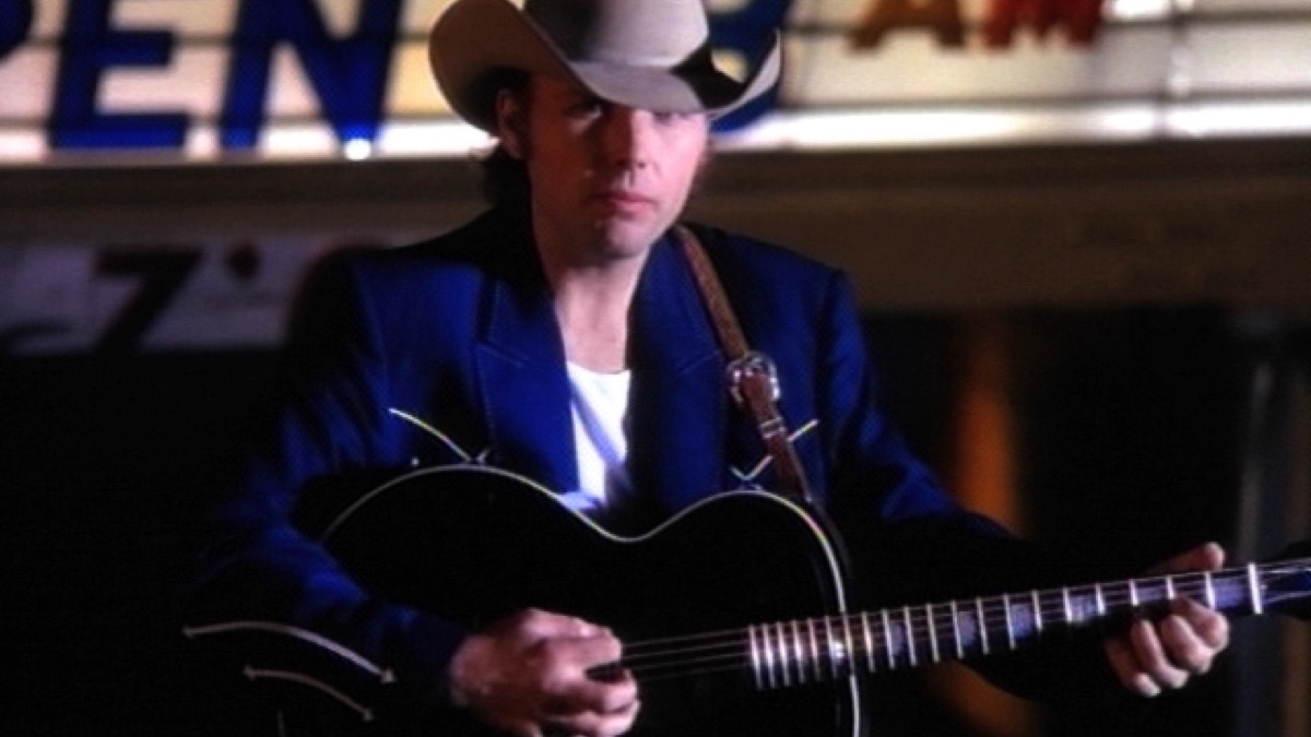 ‎Try Not to Look So Pretty - Music Video by Dwight Yoakam - Apple Music