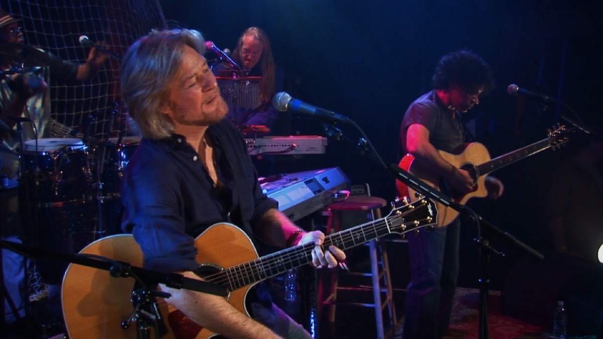 ‎Sara Smile - Music Video by Daryl Hall & John Oates - Apple Music