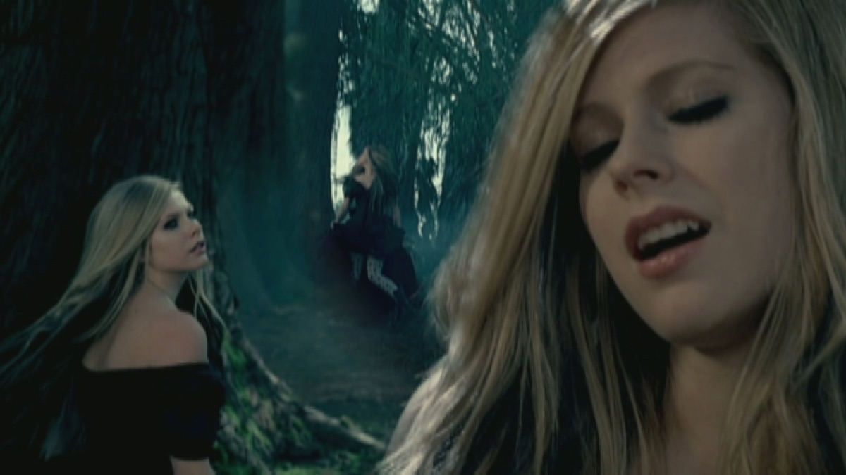 ‎Alice - Music Video by Avril Lavigne - Apple Music