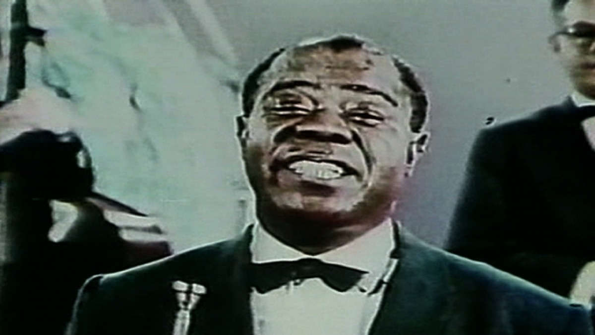 ‎When the Saints Go Marching In (Live) - Music Video by Louis Armstrong ...