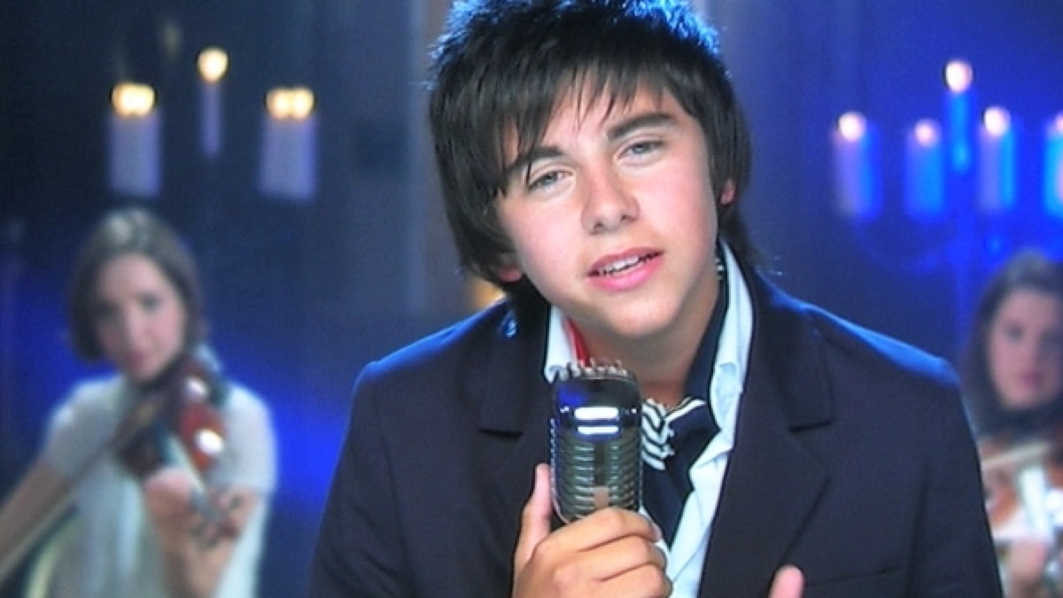 An Angel》- Declan的音乐视频 - Apple Music