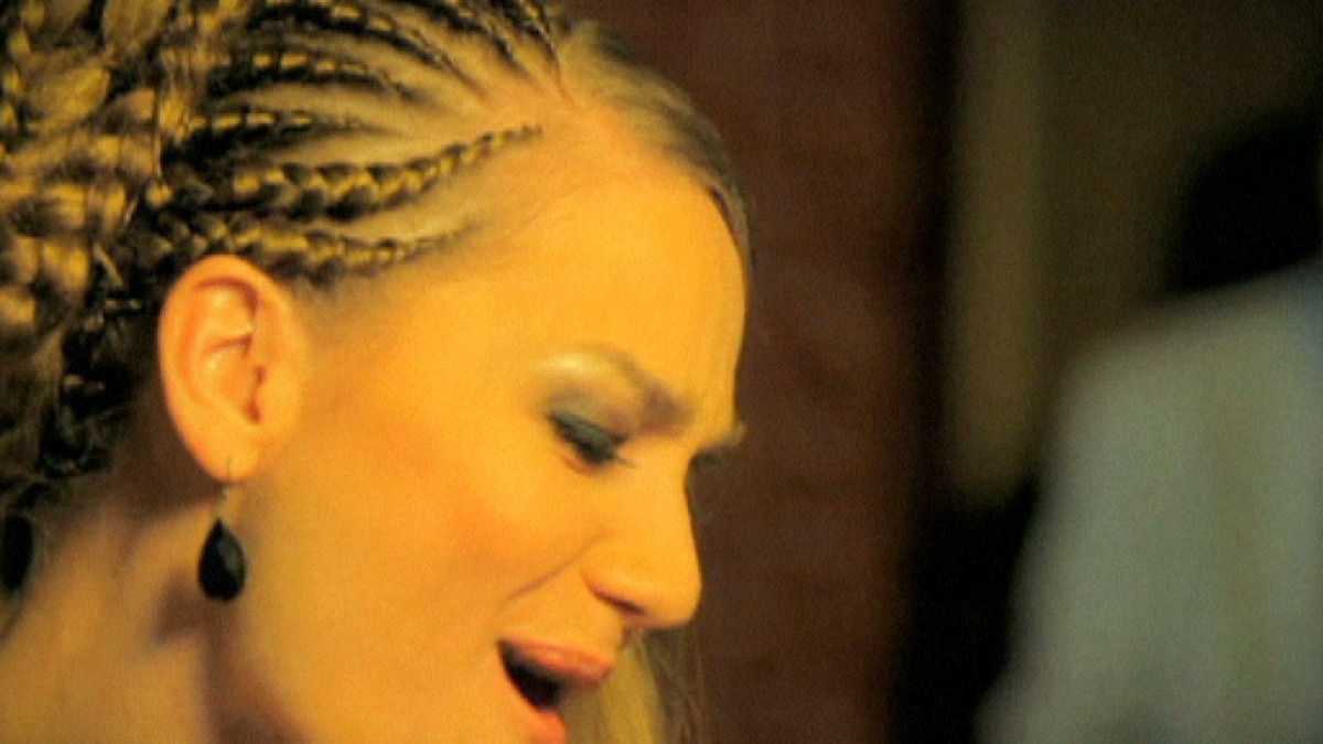 ‎Uplifter - Music Video by Marika - Apple Music