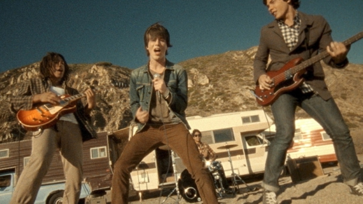 ‎Come Down With Love - Music Video by Allstar Weekend - Apple Music