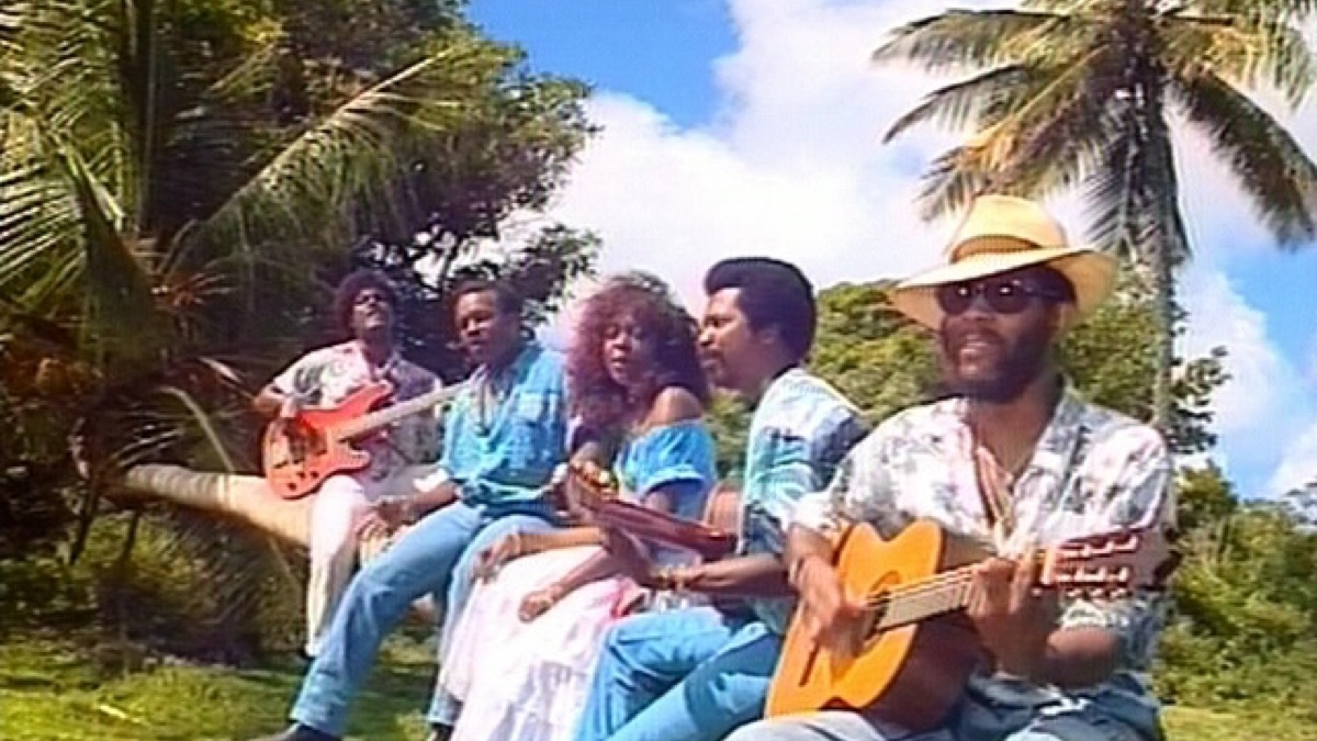 ‎Ba Moin En Ti Bo - Music Video by La Compagnie Créole - Apple Music