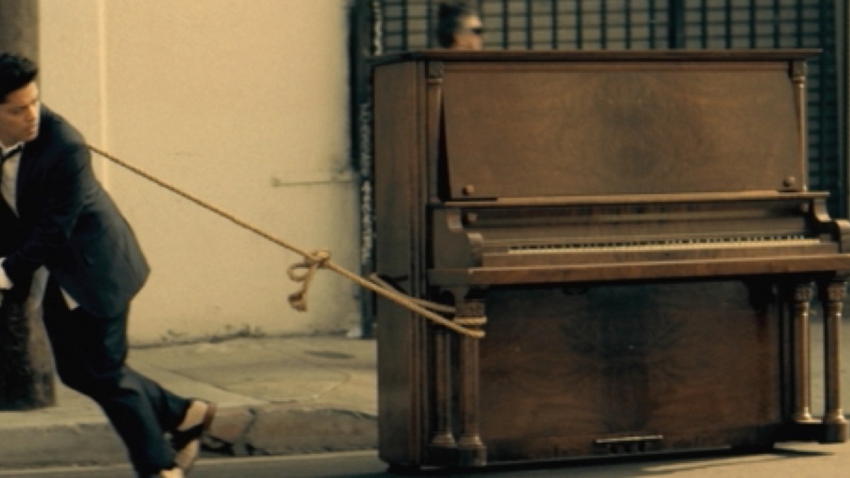 ‎Grenade - Music Video by Bruno Mars - Apple Music