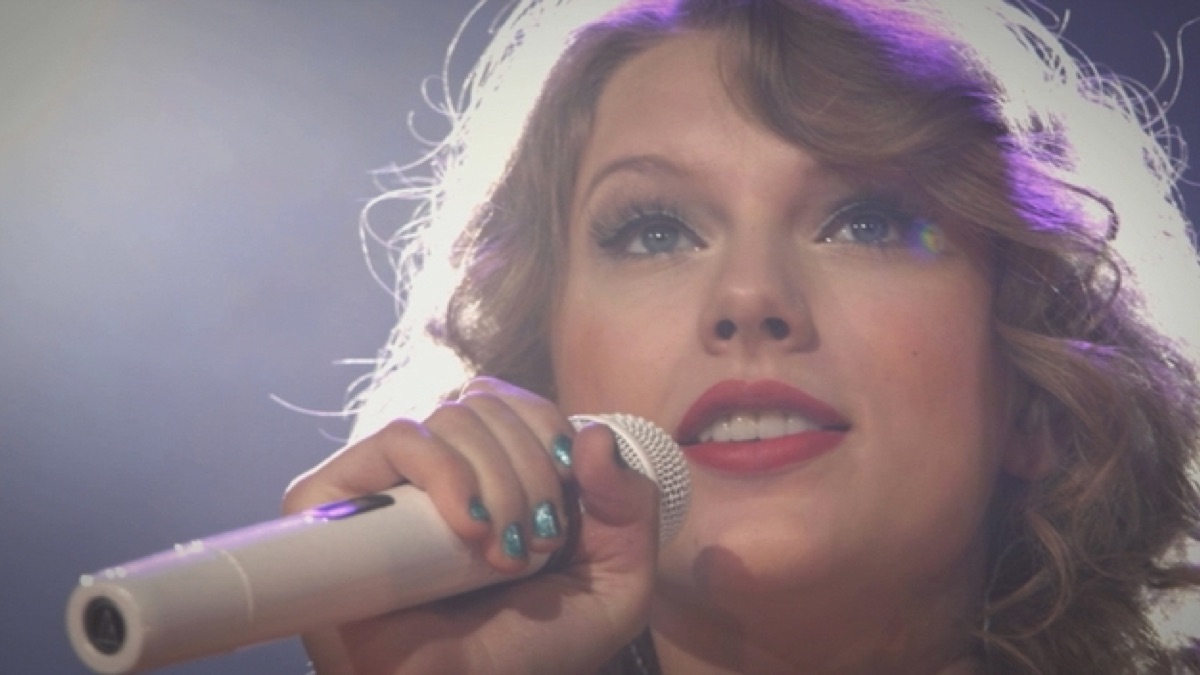 ‎Sparks Fly - Music Video by Taylor Swift - Apple Music