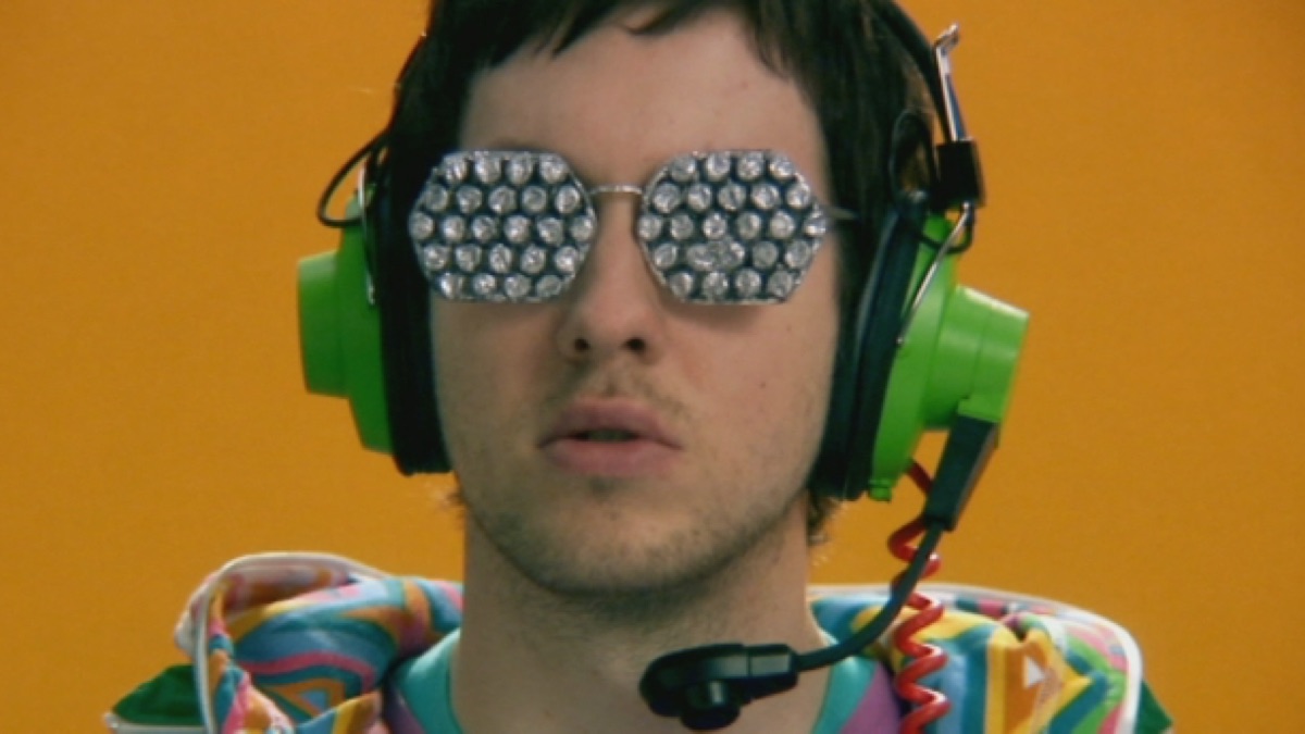 ‎Video musical de “Acceptable In the 80's” de Calvin Harris en Apple Music