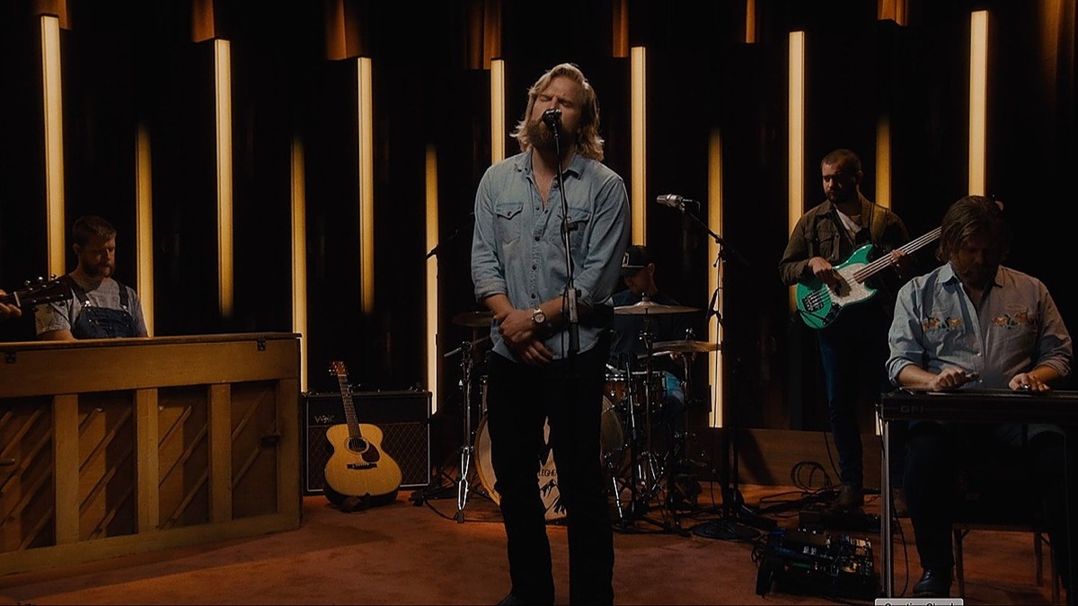 ‎Cue Country Roads (Apple Music Sessions) - Music Video by Charles ...