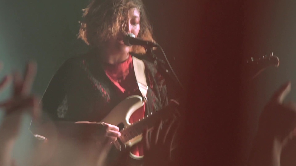 ‎おやすみ (Live at AKASAKA BLITZ, 2016) - tricotのミュージックビデオ - Apple Music