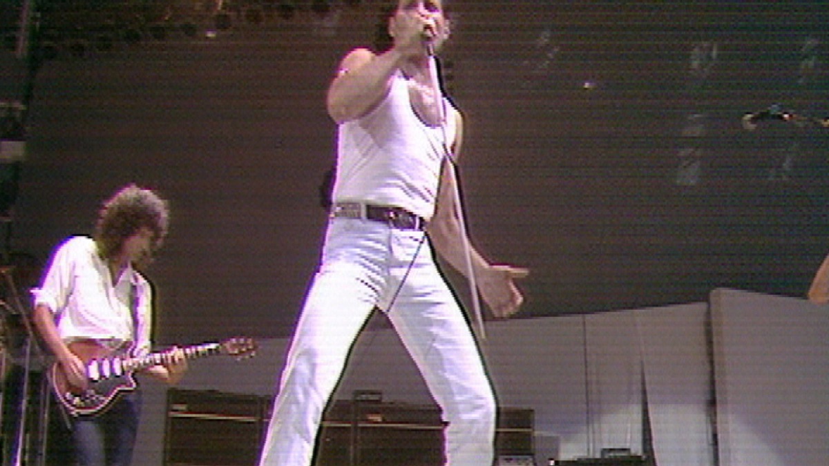 ‎We Will Rock You (Live at Live Aid, Wembley Stadium, 13th July 1985) - Music Video by Queen ...