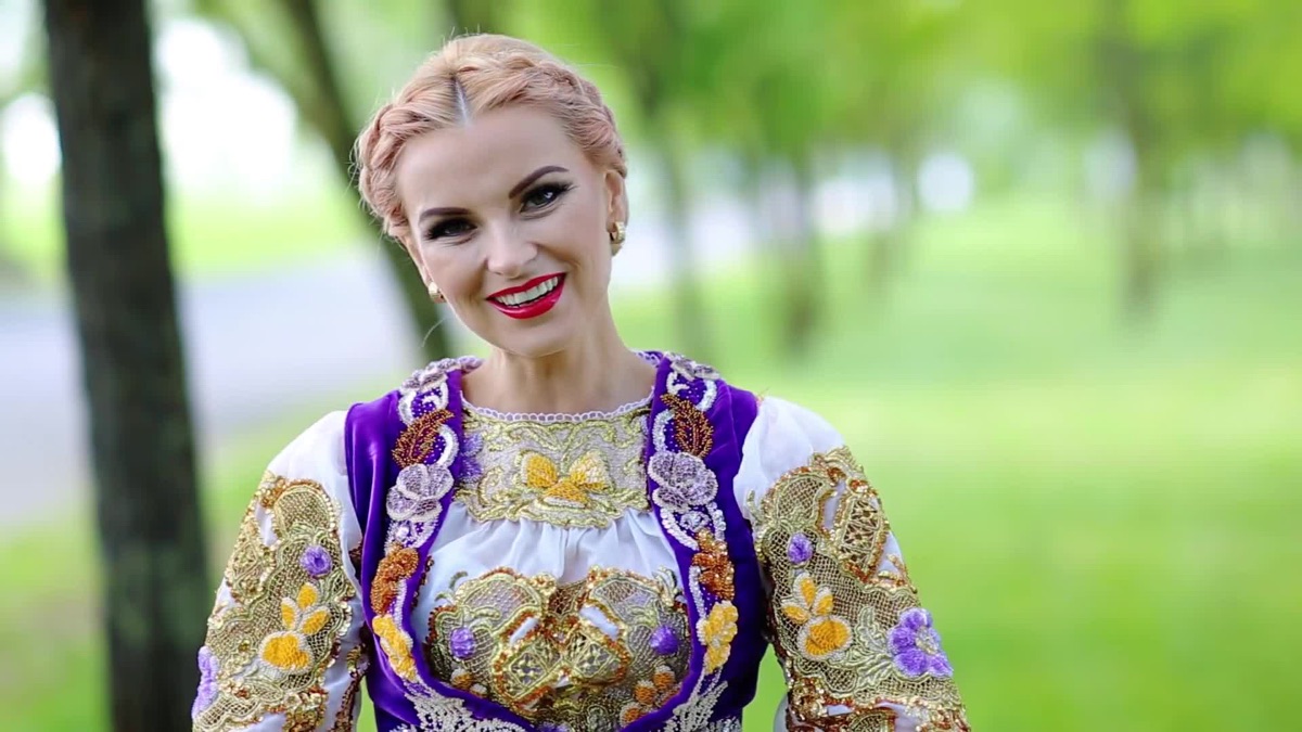 ‎Ce Frumoasă-I Viața - Music Video by Lena Miclaus - Apple Music