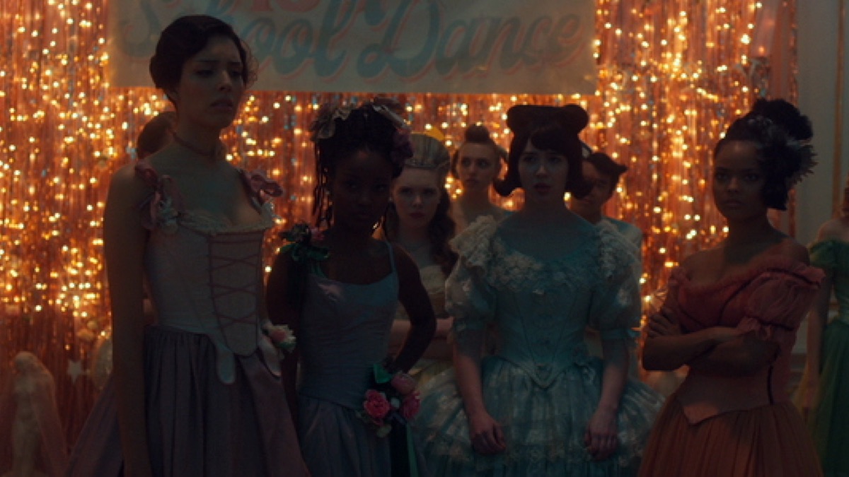 ‎Recess - Music Video by Melanie Martinez - Apple Music