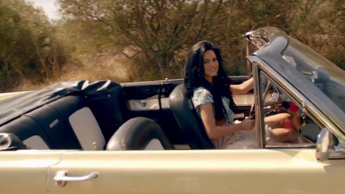 ‎Видеоклип «Un Momento (feat. Juan Magan)» — Inna — Apple Music