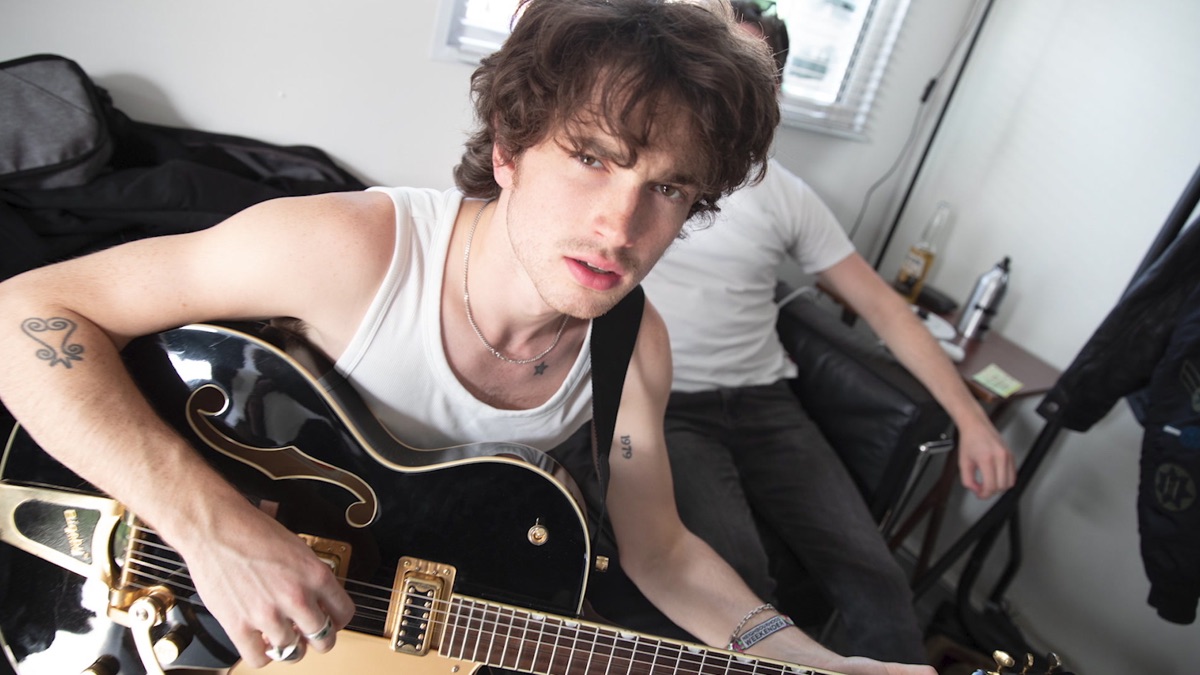 ‎My Honest Face - Music Video by Inhaler - Apple Music