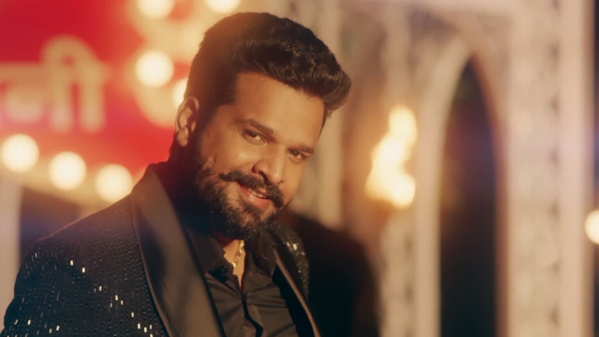 Laundiya London Se Layenge - Music Video by Ritesh Pandey - Shazam
