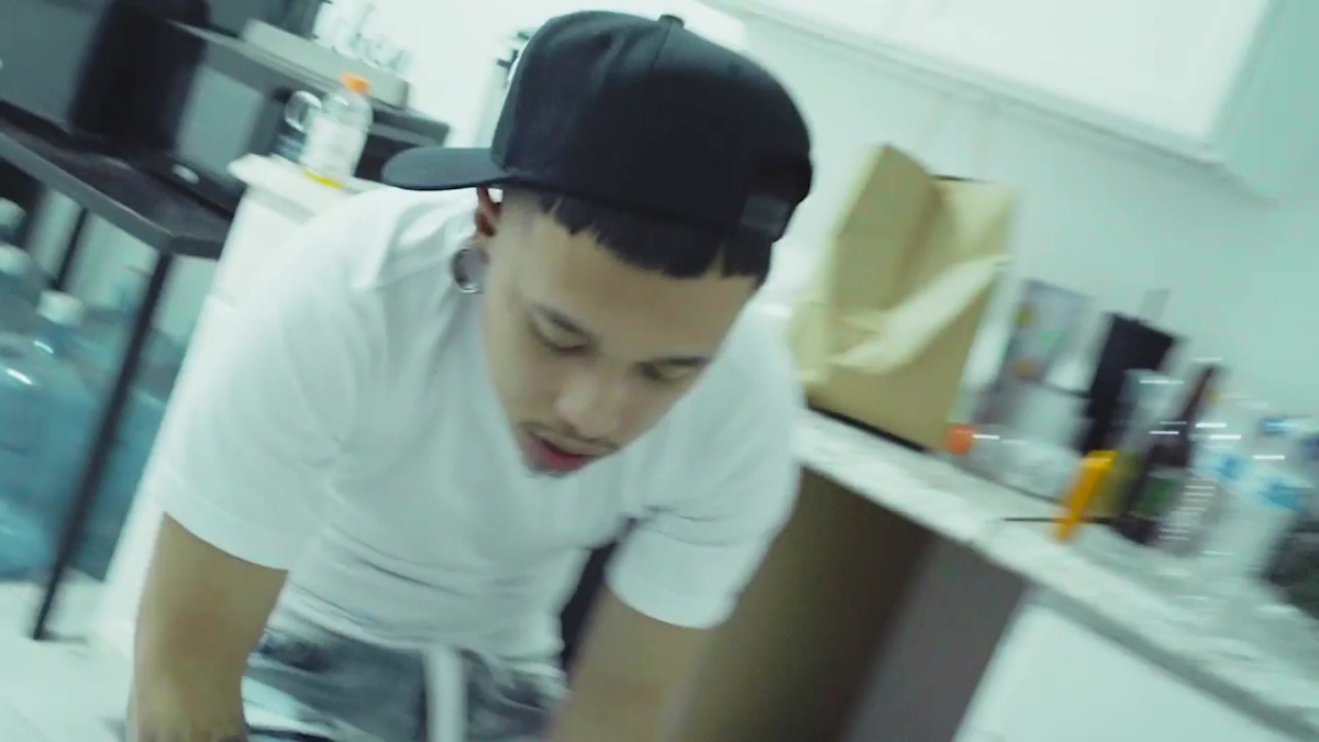 ‎Olight - Music Video by Bware - Apple Music