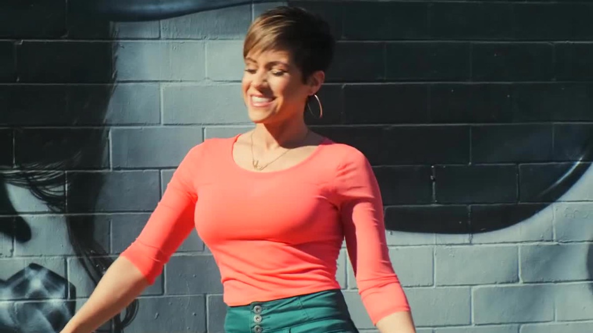 ‎Mi Alma Ya No Llora - Music Video by Izis la Enfermera de la Salsa ...