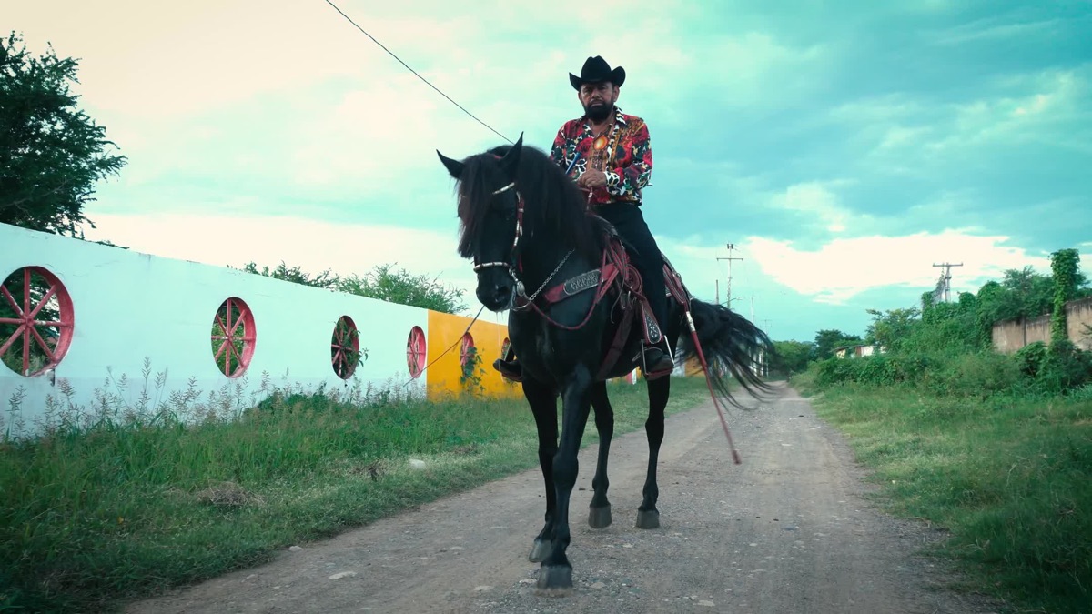 ‎Afortunado - Music Video by Josecito León y Su Internacional Banda ...