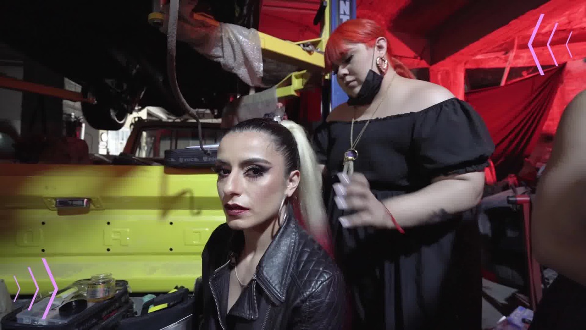 ‎Video musical de “Mejor Versión (Behind The Scenes) [feat. Chela Rivas ...