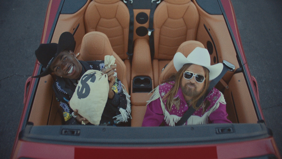 old Town Road Feat Billy Ray Cyrus Music Video By Lil Nas X Apple Music