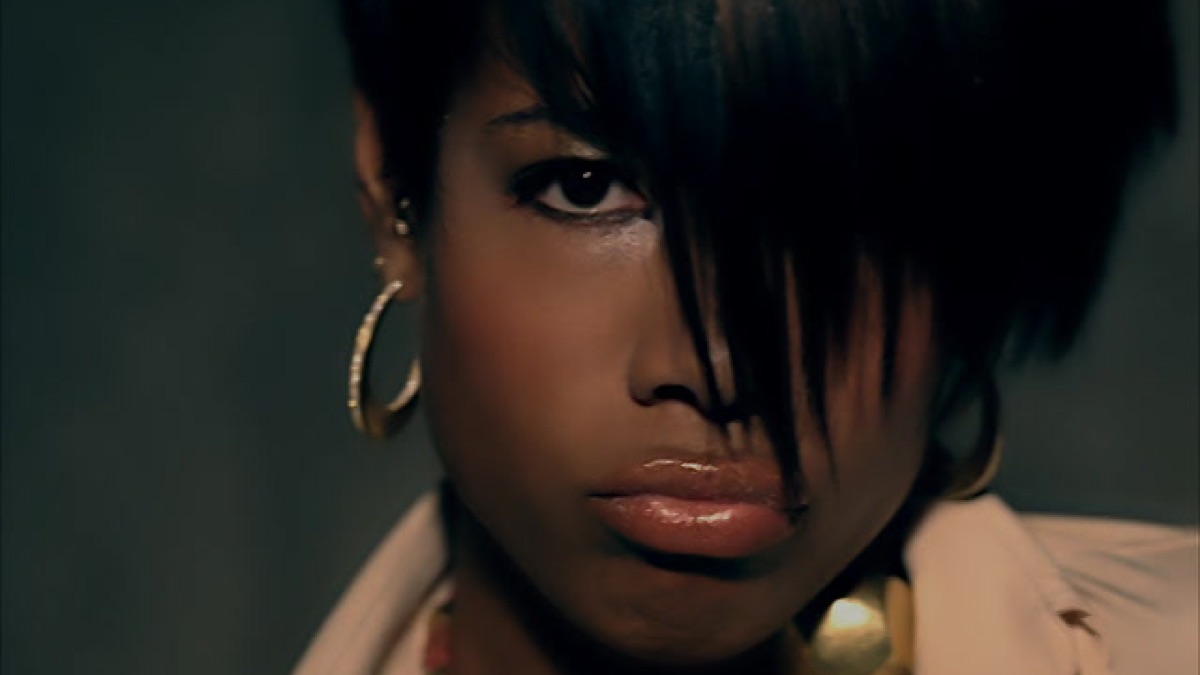 ‎Bossy - Music Video by Kelis featuring Too $hort - Apple Music