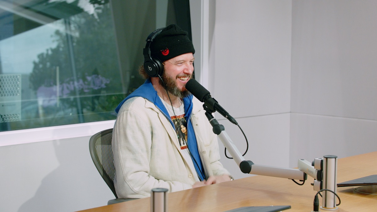 ‎Bon Iver: The Zane Lowe Interview - Music Video by Zane Lowe & Bon Iver - Apple Music