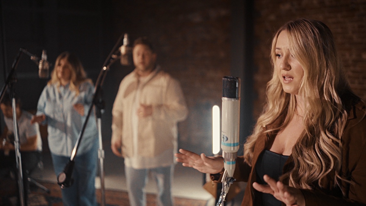 ‎Drunk Plans (Live Acoustic) - Music Video by Taylor-Rae - Apple Music